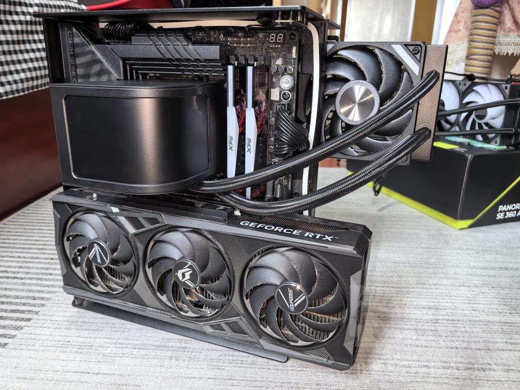 TRYX创氪星系PANORAMA SE 360曲面屏水冷开箱装机，视觉效果极佳，颜值爆炸，就说好不好看吧 178