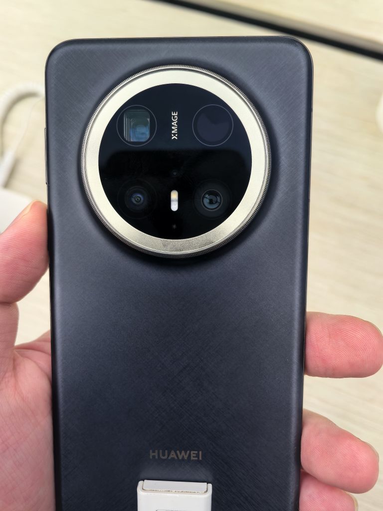 摸了下mate70pro+ 178