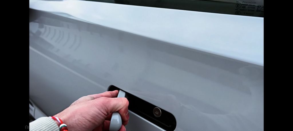 盲猜一手yu7的门把手打开方式 NGA玩家社区