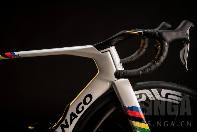 昨天看到梅花Colnago新出的气动公路车Y1RS，都说丑。。。 178