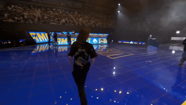 谁有比赛结束donk双手插兜和大表哥哭的图啊 NGA玩家社区