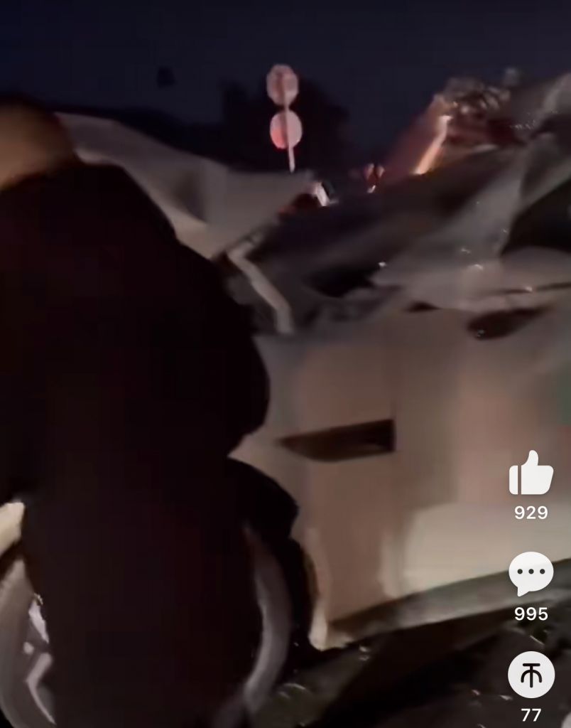 SU7 撞护栏，A柱断裂，车门打不开 NGA玩家社区