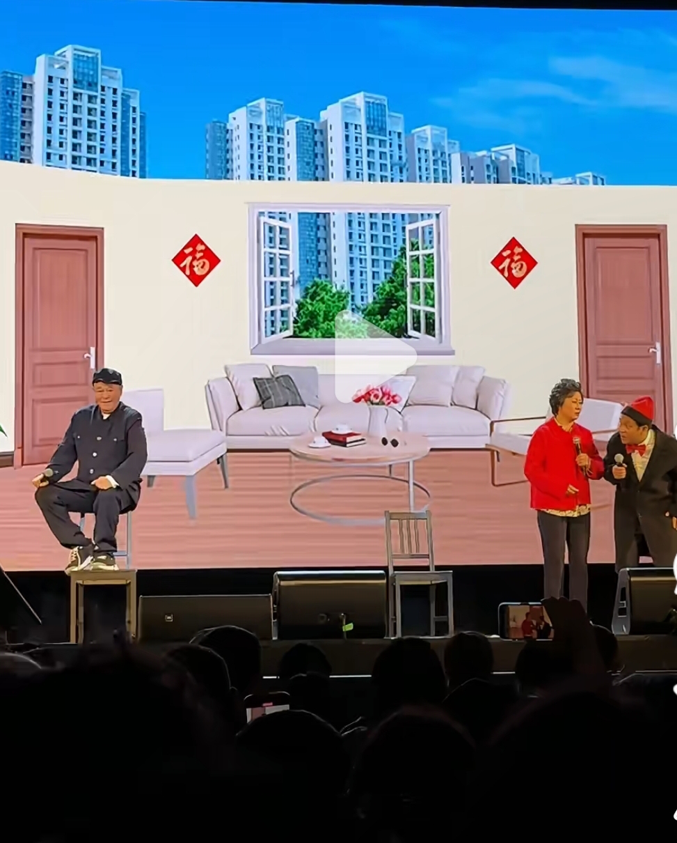 从近70岁的赵本山坐在椅子背上，谈wlk怀旧服的现状 178