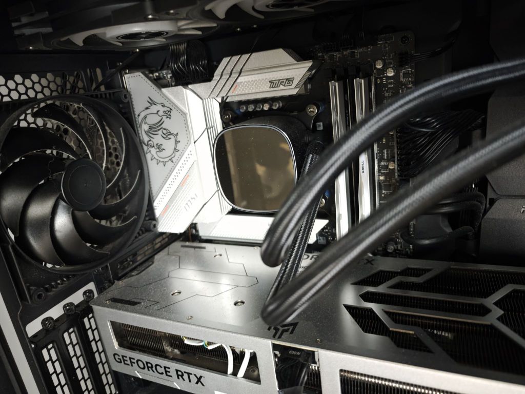 成都出13900k和Z790刀锋d5wifi的板u套装还有个水冷 NGA玩家社区