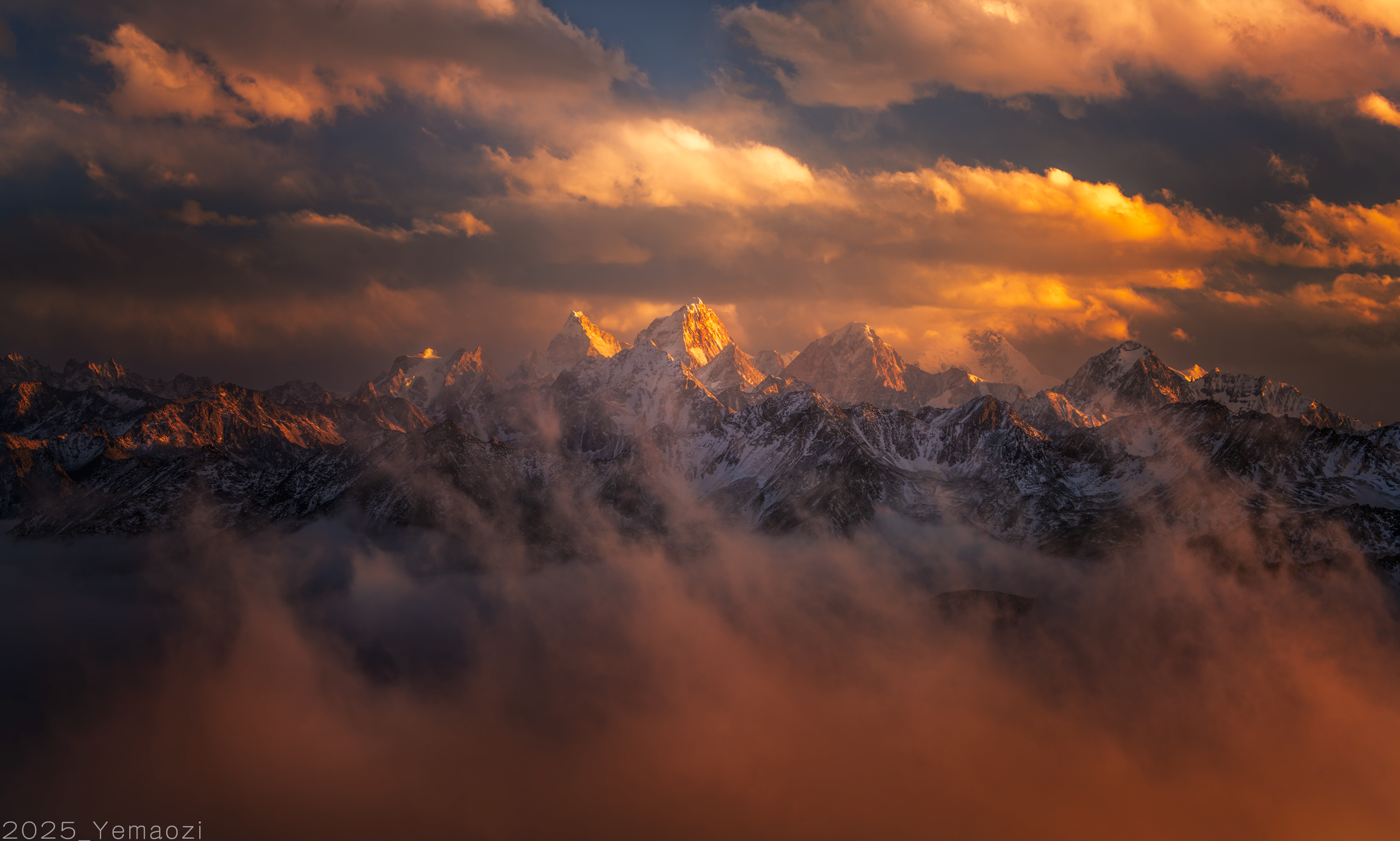 在云海的舞动中，等待着太阳西沉。在广阔的天地之间，定格下这一瞬间 NGA玩家社区