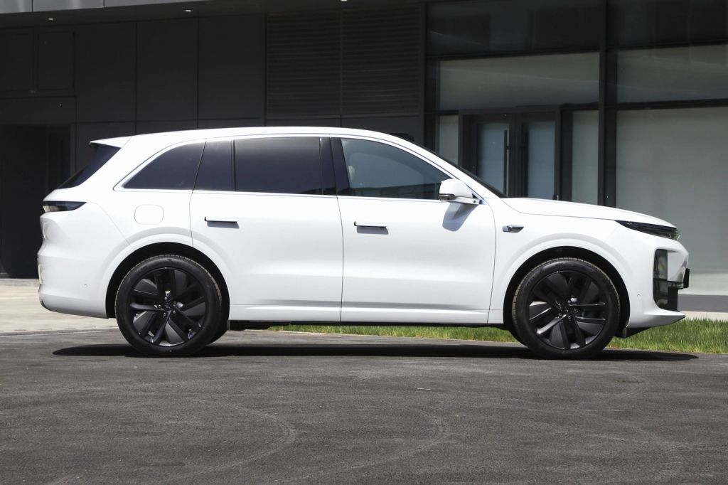 一直想问个问题，为什么轿车和suv的后车门形状不一样 NGA玩家社区