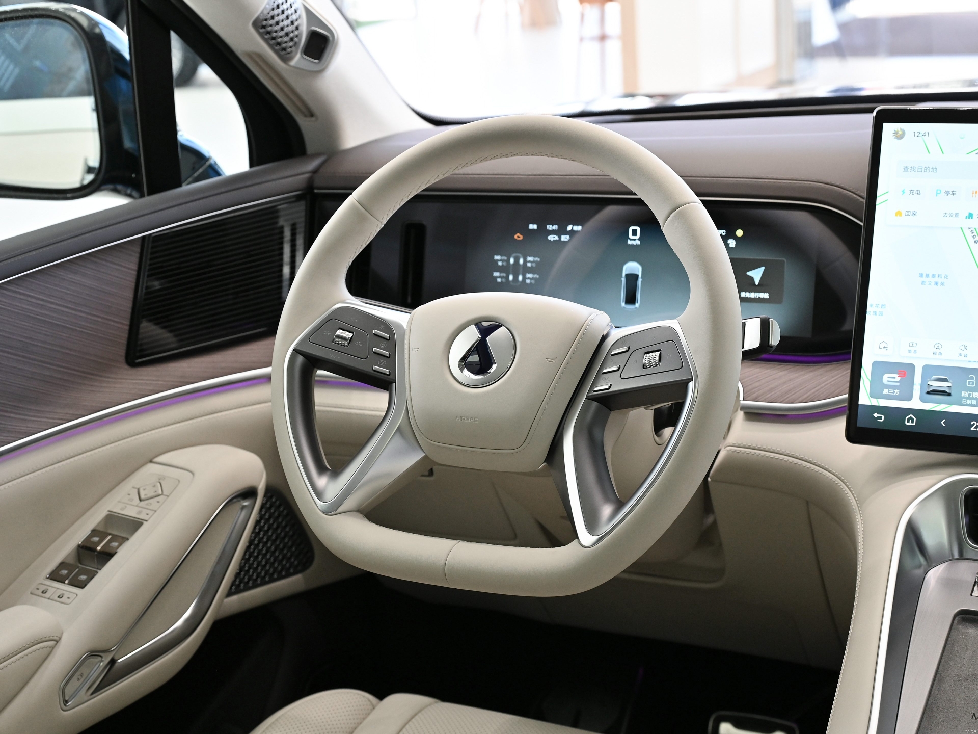 腾势N9居然还是大卡车方向盘，不是说有新的方向盘么 NGA玩家社区