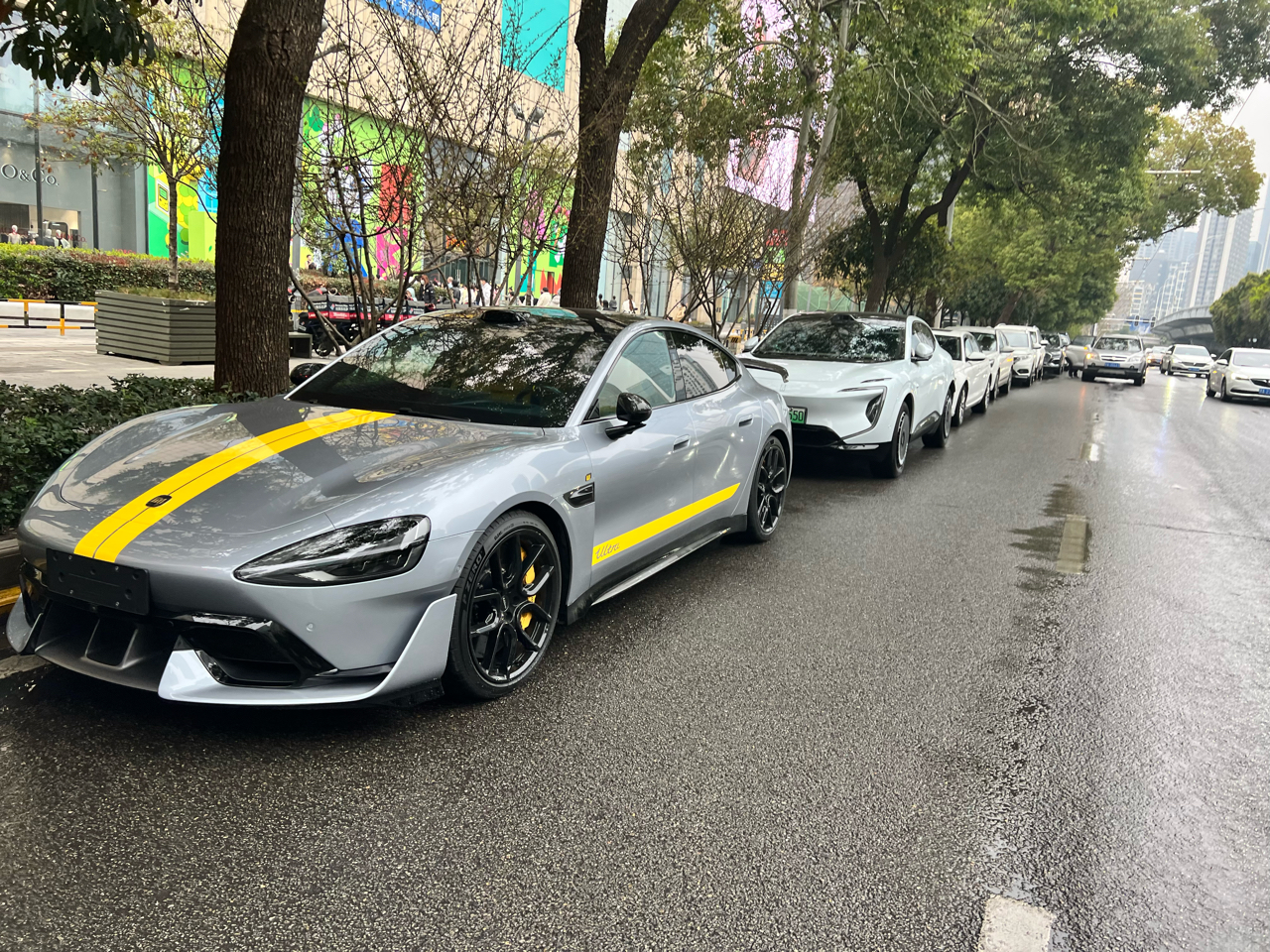 讲道理su7u和对比普通su7还是挺有辨识度的 178