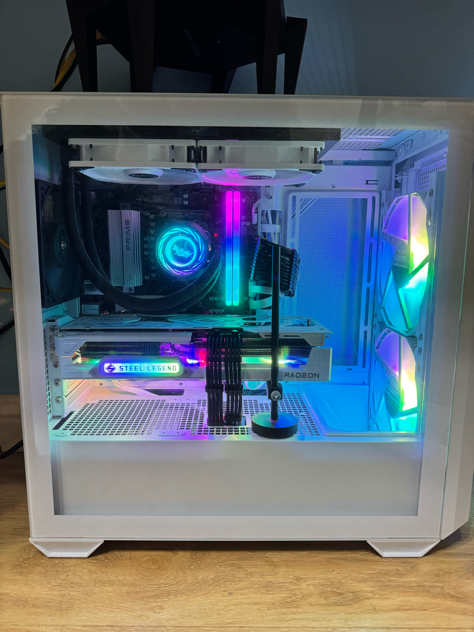 兄弟们，有人有这张华擎的9070xt吗？可以说说频率和温度方面怎么样吗 178