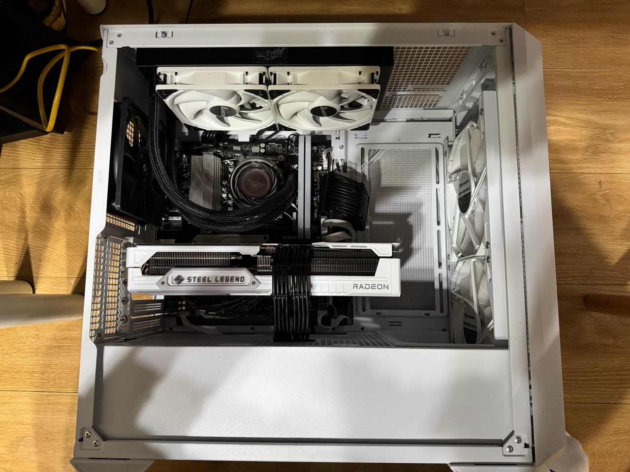 兄弟们，有人有这张华擎的9070xt吗？可以说说频率和温度方面怎么样吗 178