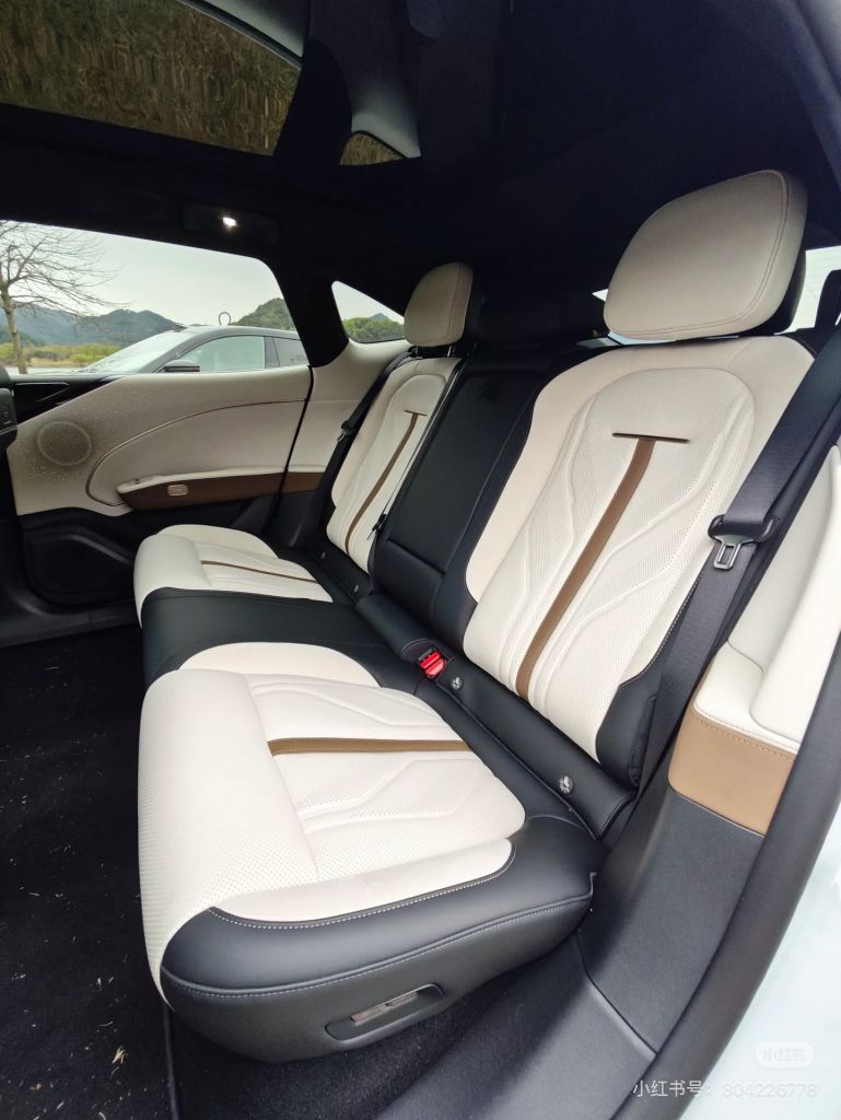 007gt 这内饰真是奇怪 NGA玩家社区