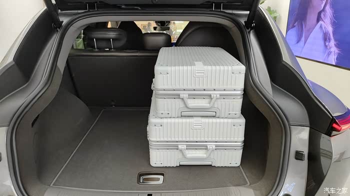 新L6这个储物空间有点奇怪 NGA玩家社区