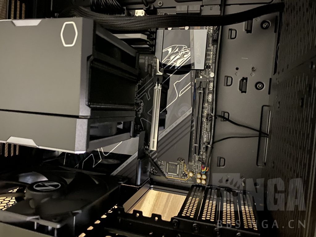 [硬件求助] 216机箱5090超级雕装不上救命啊 NGA玩家社区