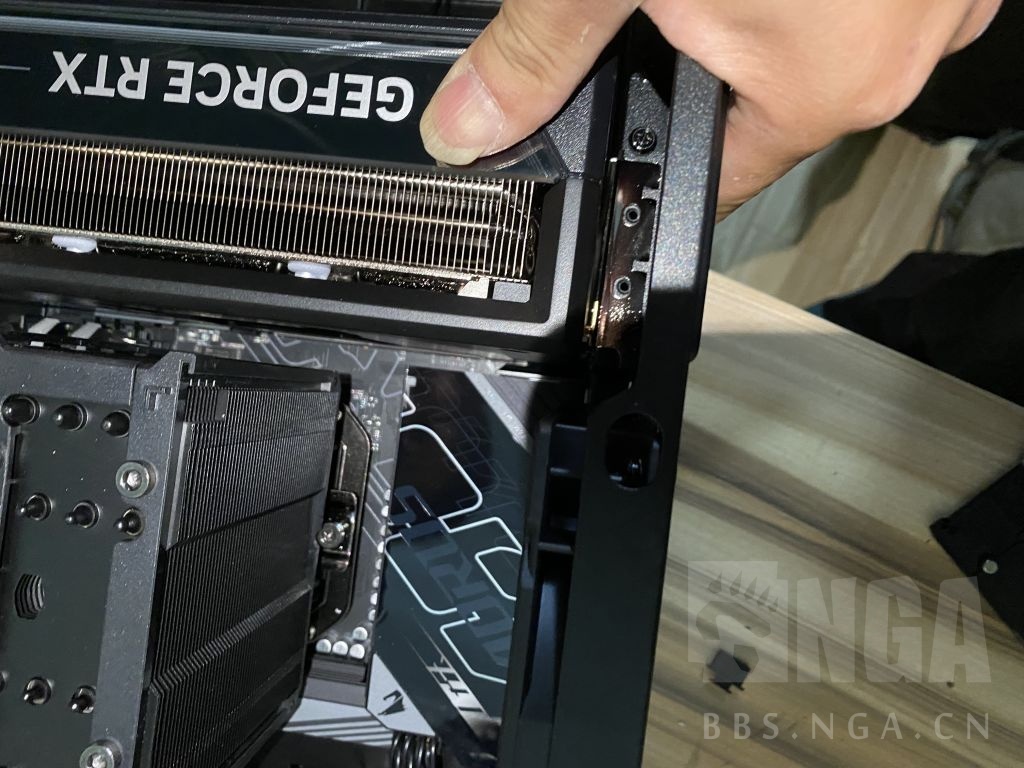 [硬件求助] 216机箱5090超级雕装不上救命啊 NGA玩家社区
