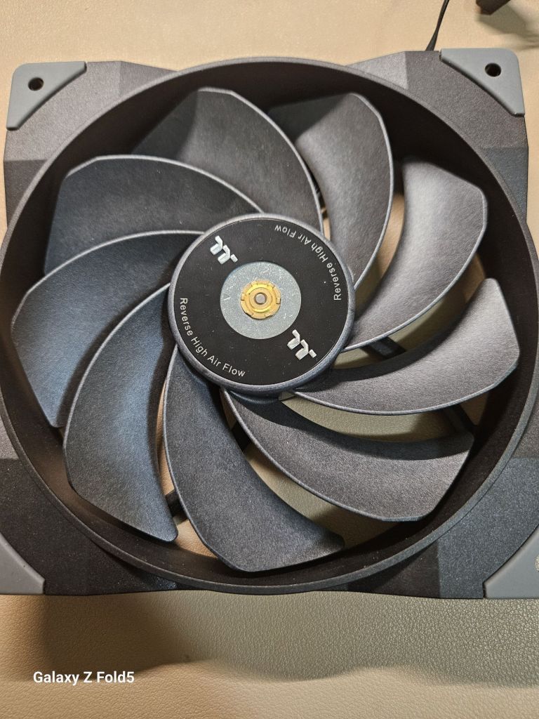 目前来看最好的反叶应该是九州风神FL12R,但是RGB税太高了 NGA玩家社区