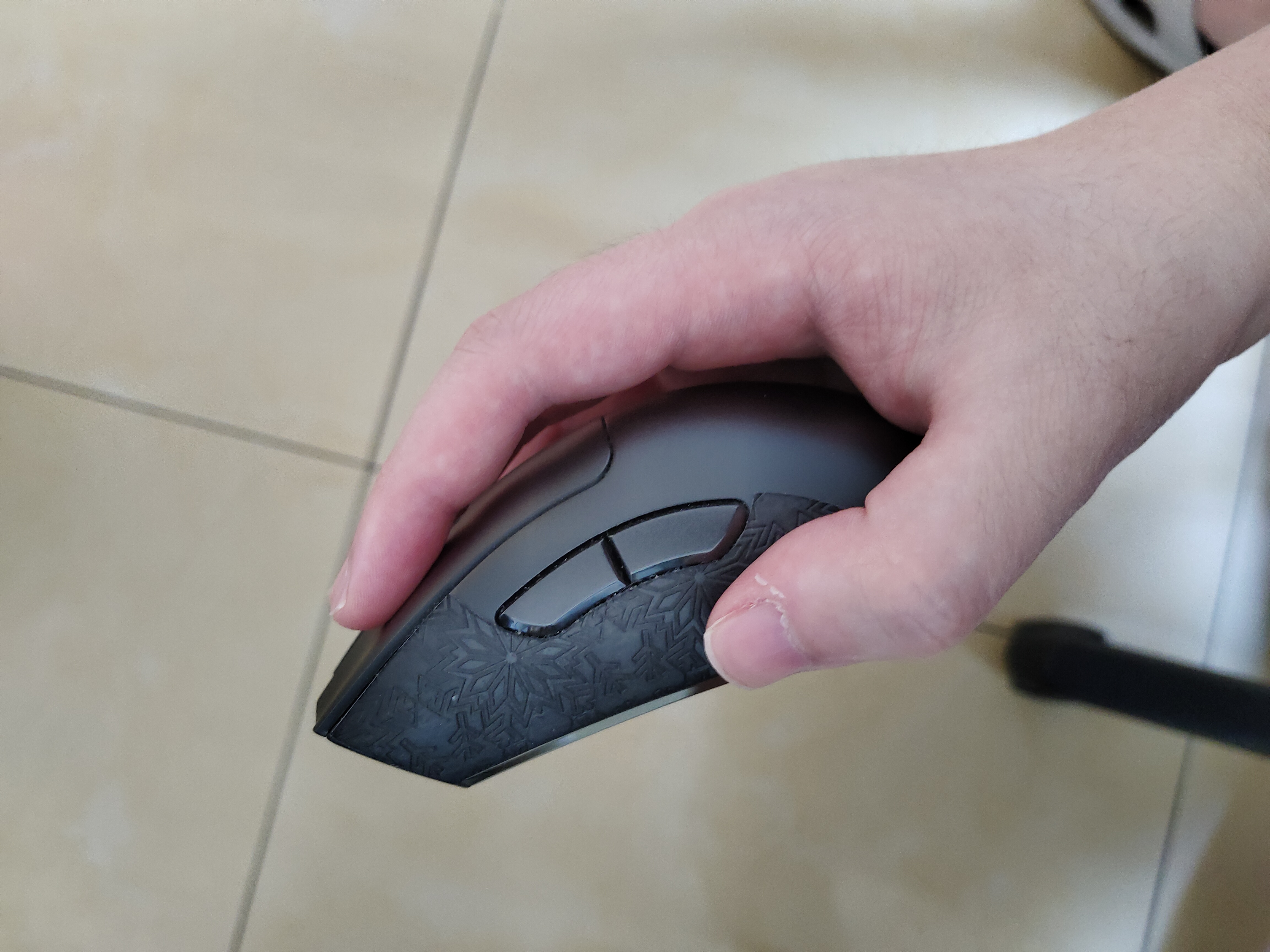 [鼠标] FPS鼠标求推荐，手18cm、8cm，抓握，需求无线(顺便求鉴定握法)。 NGA玩家社区