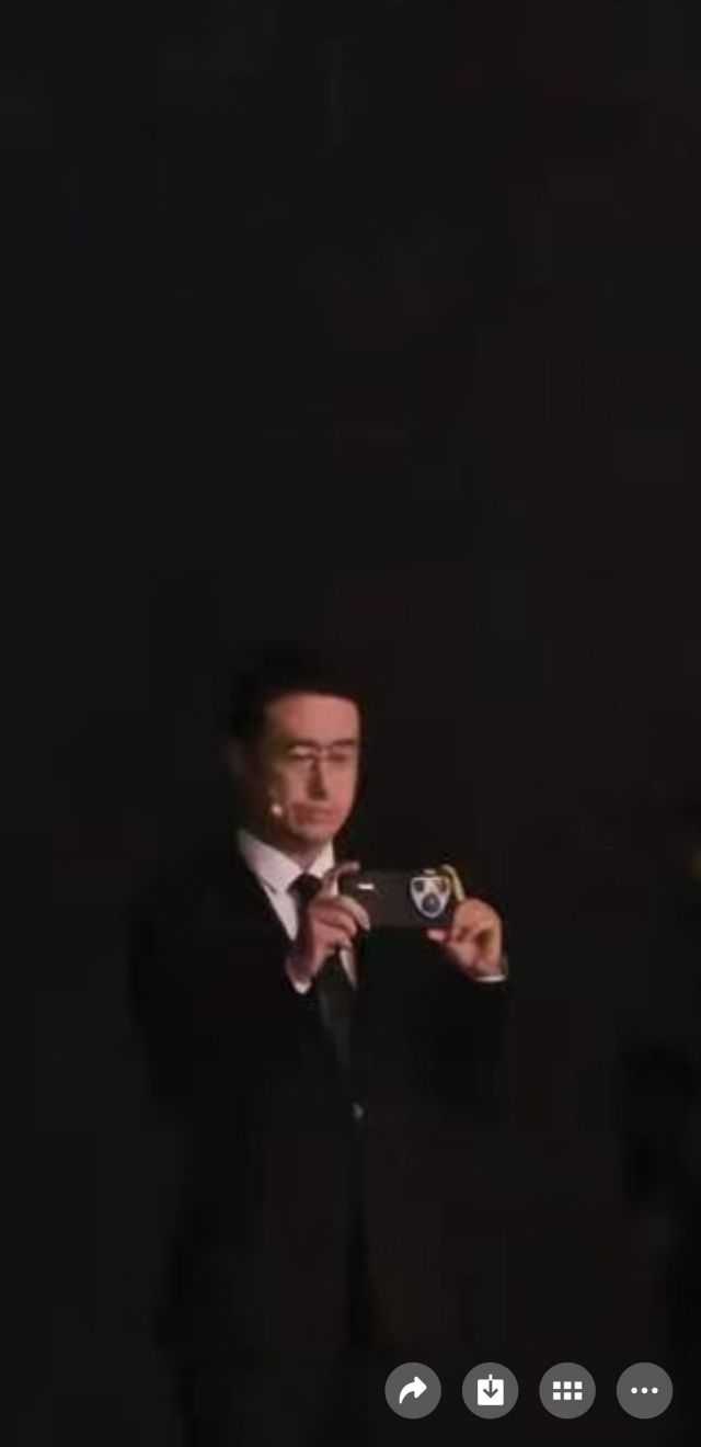 才发现何刚这手机 不像p70啊 没见过 178