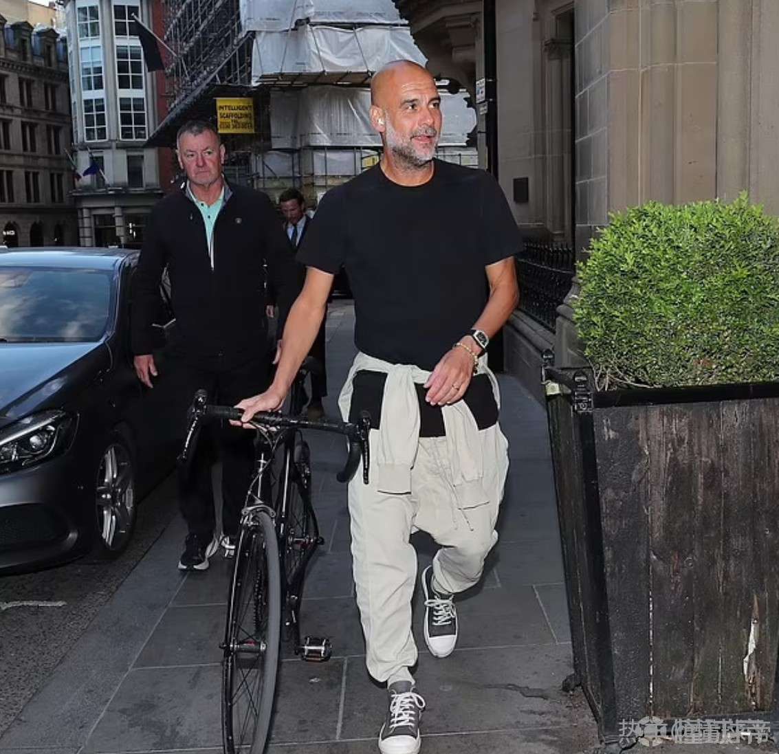 瓜迪奥拉这代步车都要10W左右了 NGA玩家社区