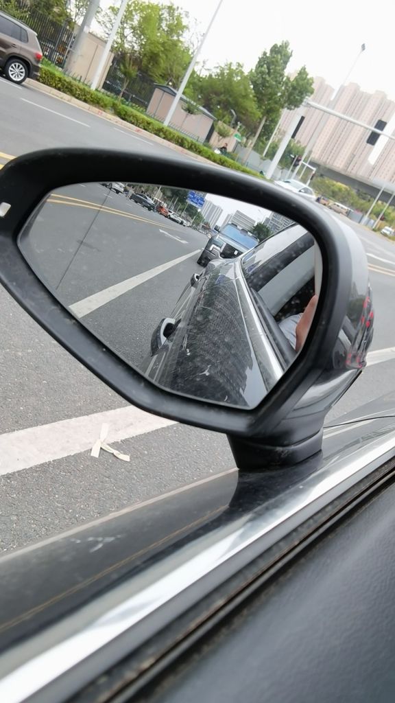 等红灯看到后面一辆仰望u8 NGA玩家社区