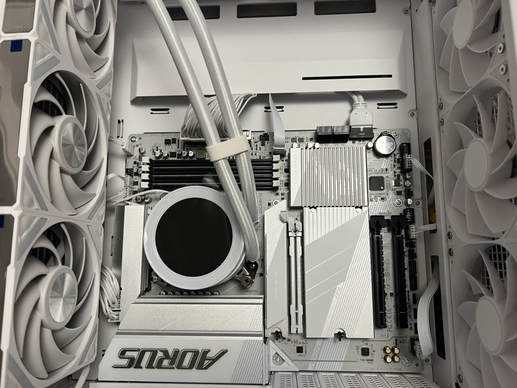 发现现在的机箱设计真不错 NGA玩家社区