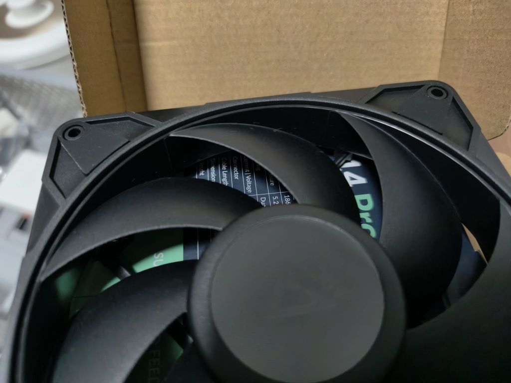 Arctic P14 Pro 的包装 NGA玩家社区