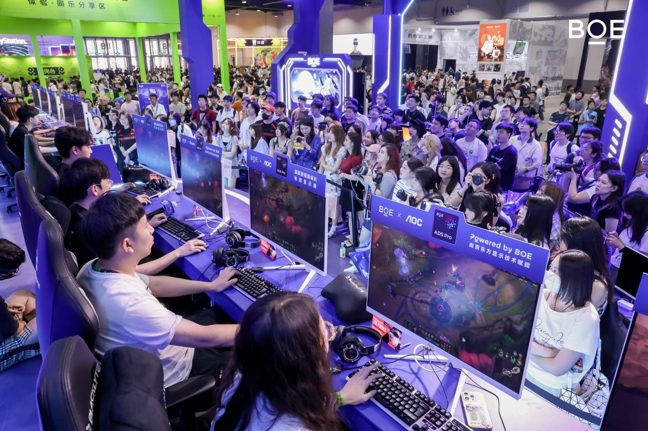 AOC、AGON亮相2025核聚变游戏嘉年华，创新显示科技致'竞'未来 178