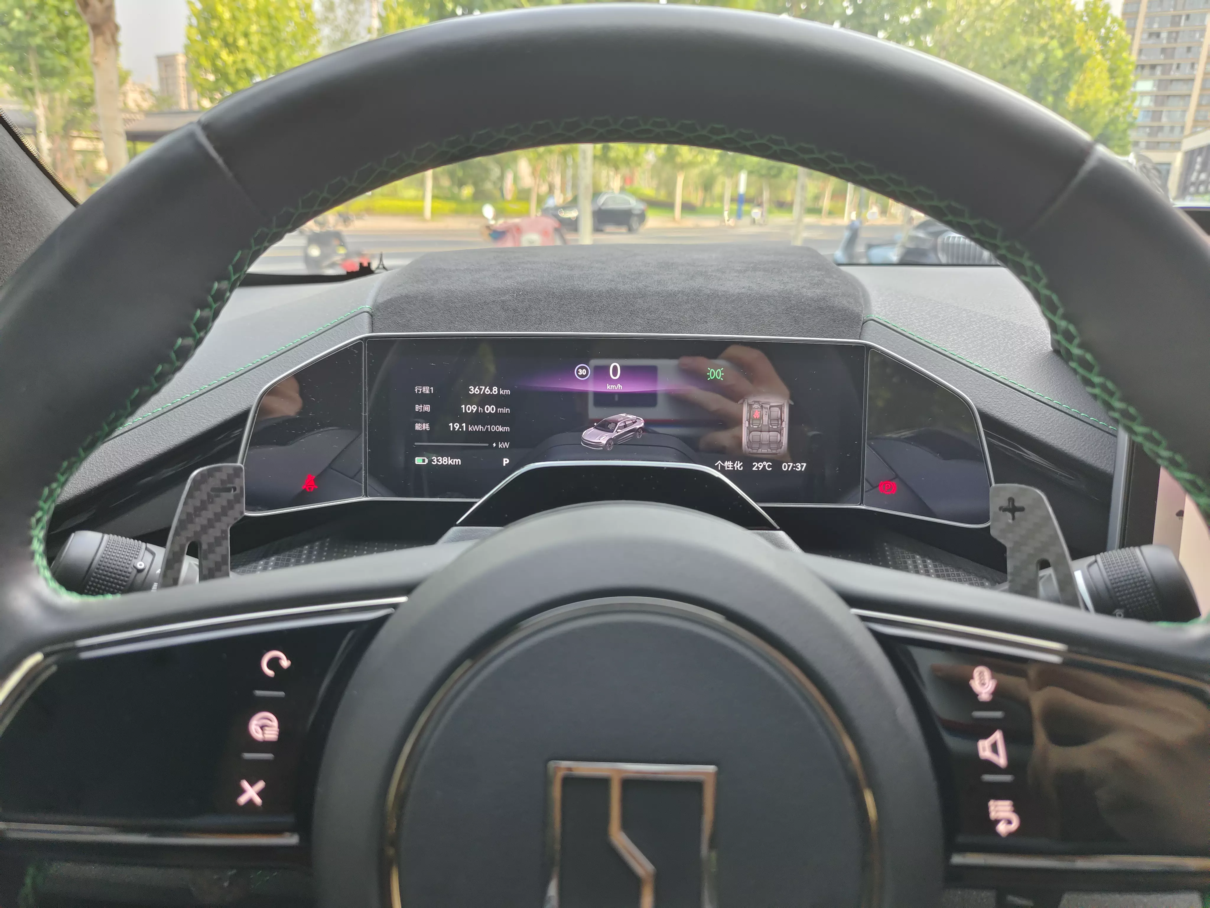 昨天跟老婆试驾了7x后老婆看上001咯 NGA玩家社区