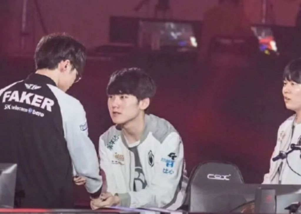 [场外杂谈]哥哥只给bin哥吃了剩饭，没教bin哥怎么握手 NGA玩家社区