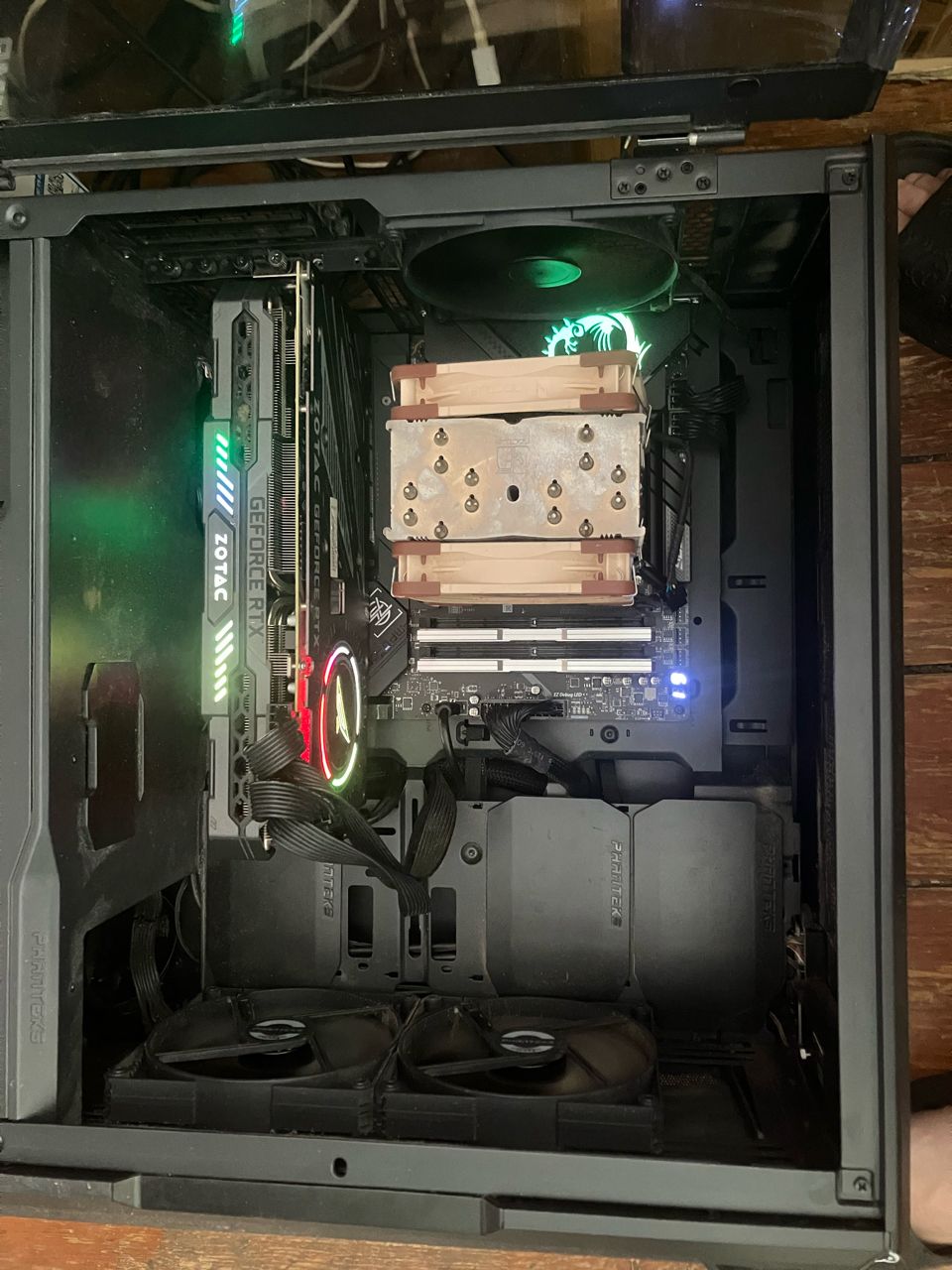 u12a压983，玩pubg90度以上，家里开空调室温大约30吧，求各位大佬帮我看看机箱风道有没有问题 NGA玩家社区