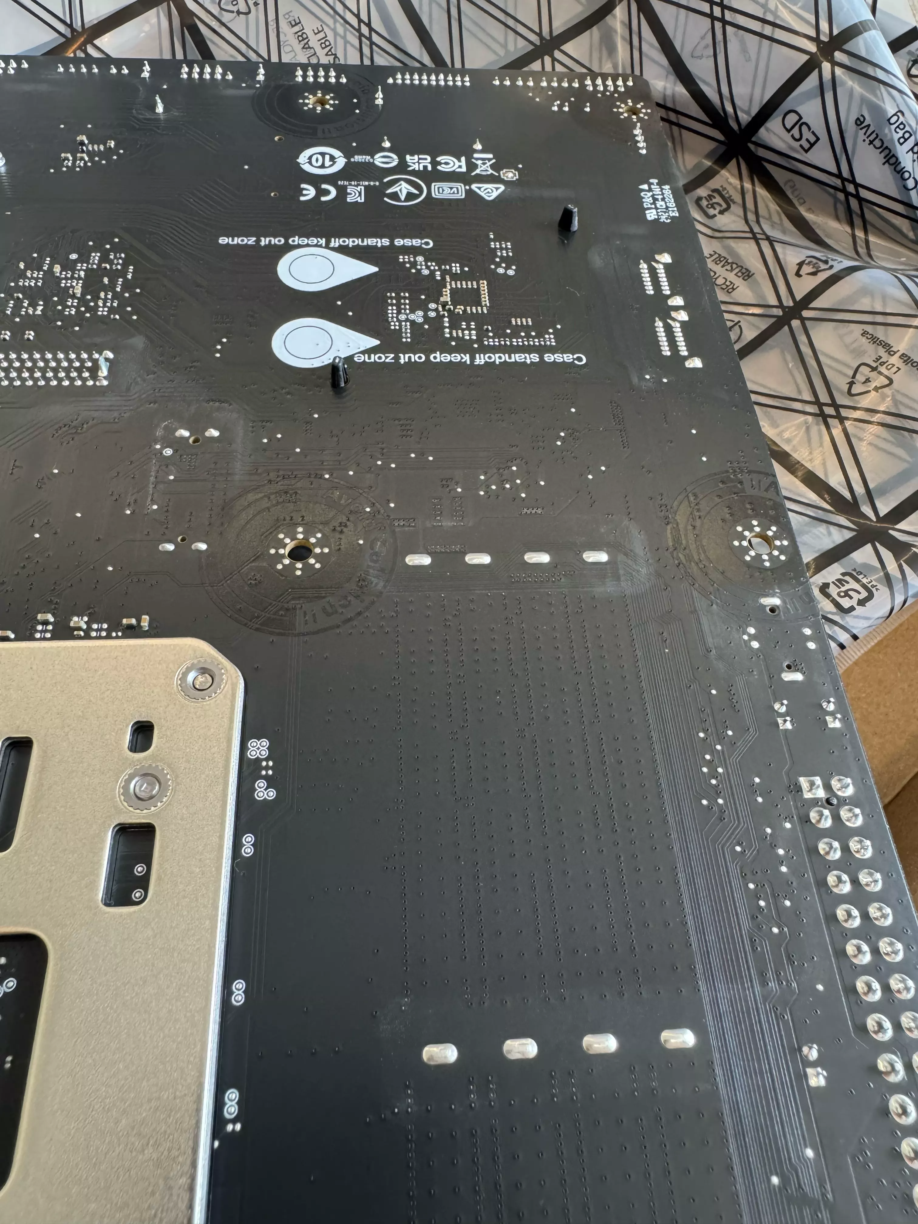 微星b650主板背面有渍迹，请教下 NGA玩家社区