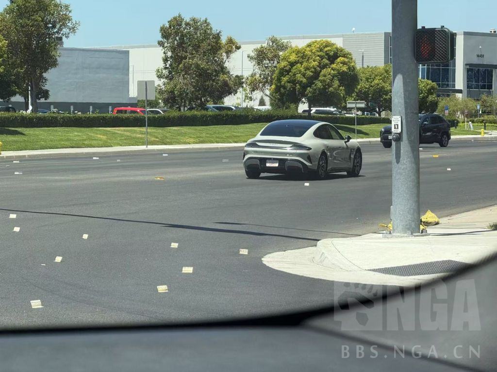 洛杉矶街头的SU7 NGA玩家社区