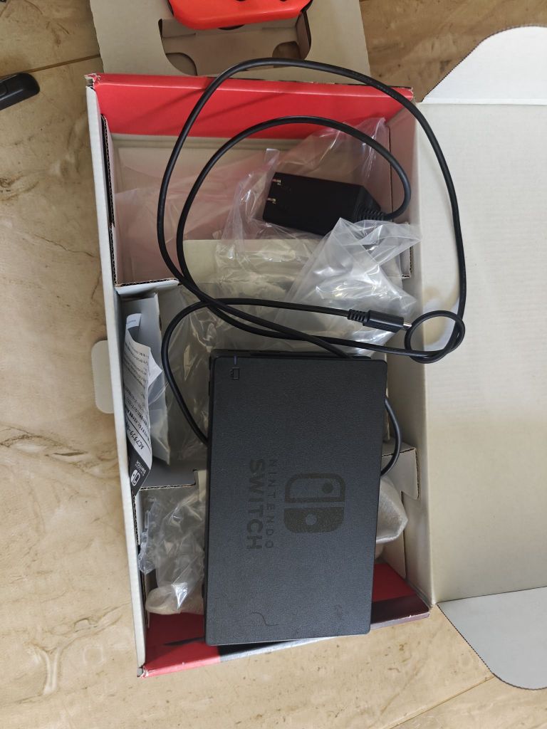 (已丢给贩子)Switch日版续航版未破配件箱都在 1100 NGA玩家社区