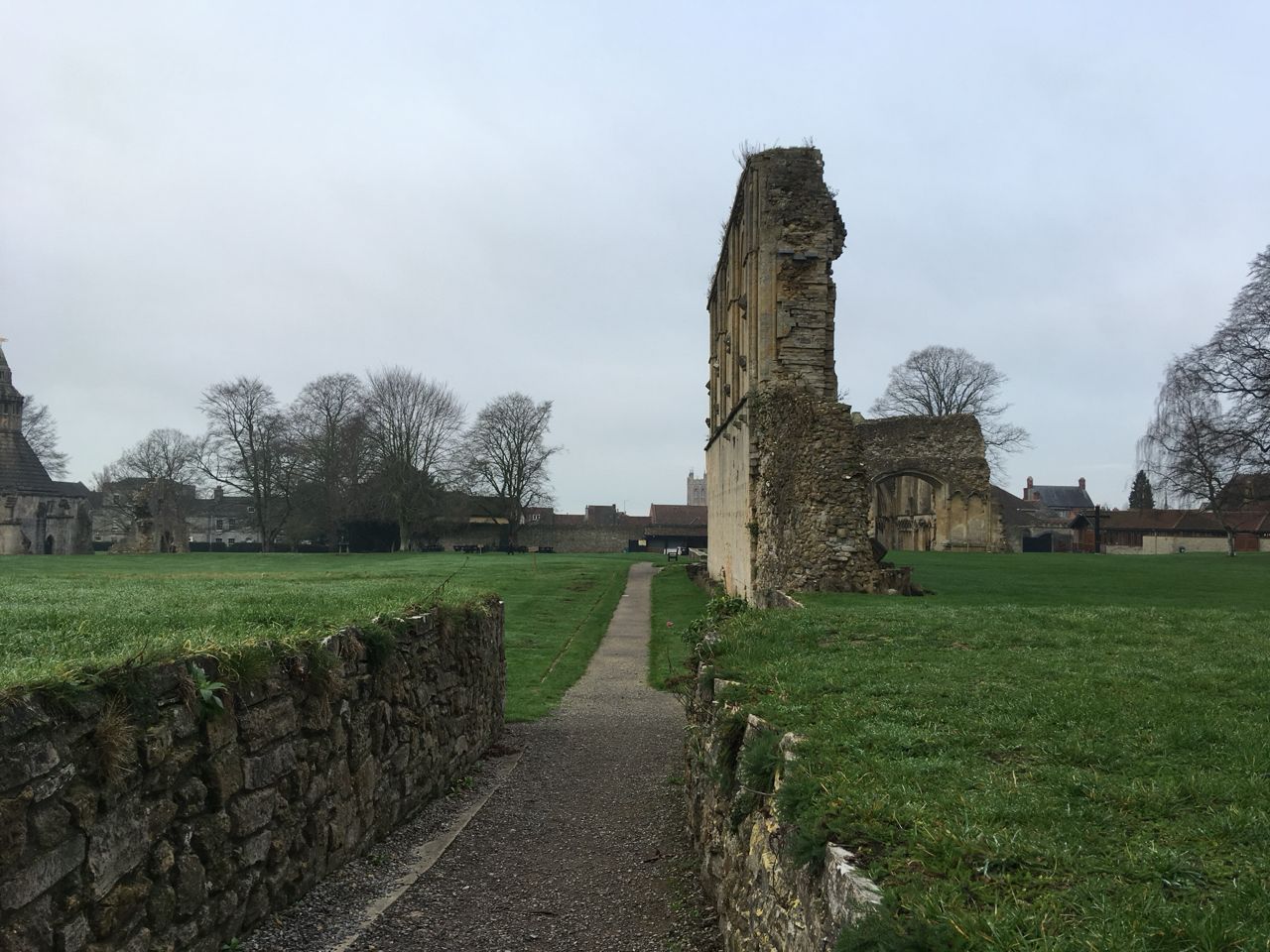 格拉斯顿伯里修道院展出saber手办 NGA玩家社区