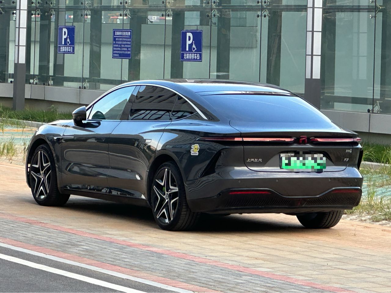 今天在车库看到一辆飞凡f7 红色的还挺好看 NGA玩家社区