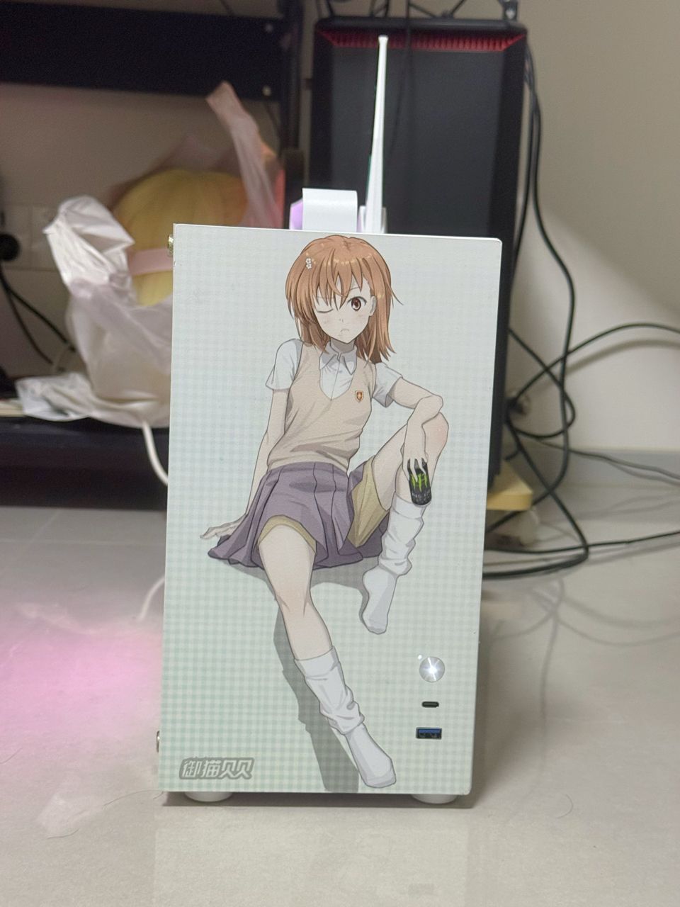 兄弟们给点意见，创世神侧面是上灯板还是lcd风扇？ NGA玩家社区