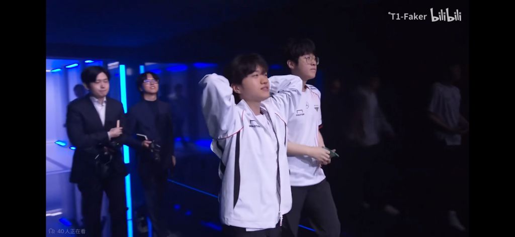 22年哭的浑身颤抖的keria也蜕变成了决胜局也能笑着打的人了 NGA玩家社区