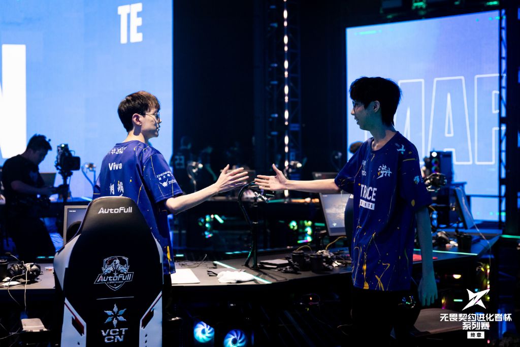 [游戏资讯] 不断进化超越自我，FPX夺得2025无畏契约进化者杯系列赛终章冠军 178