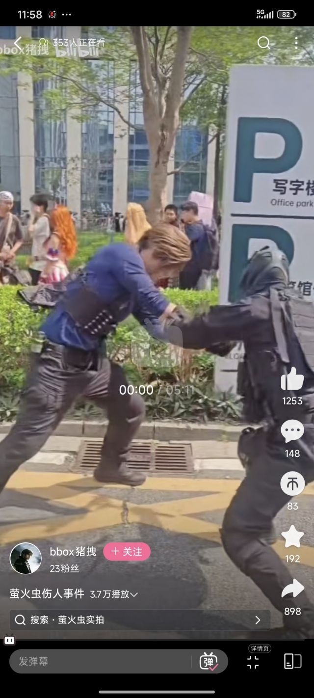 这位汉克coser是真牛皮，cos带开刃斧子给里昂划开线了。。 NGA玩家社区